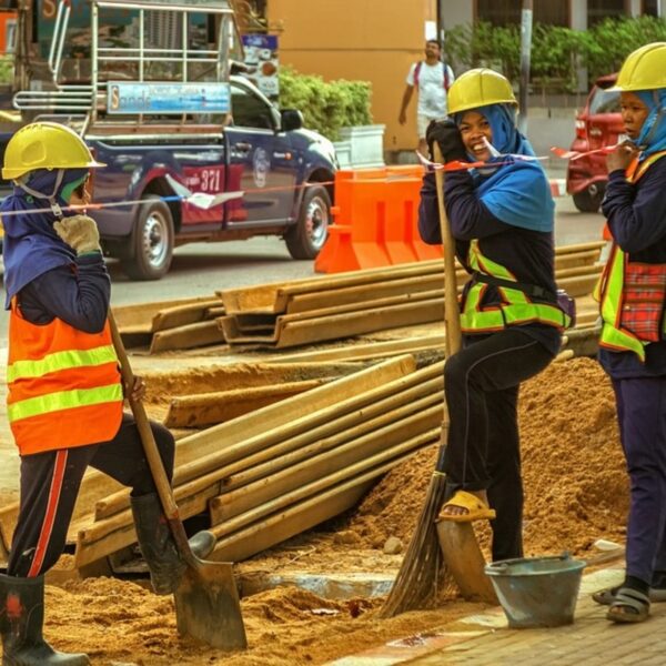 Preventing Discrimination & Harassment: Employees: Construction ...